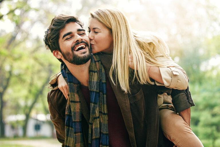 How to Build a Strong Relationship: 4 Tips to Bring You Closer Together ...